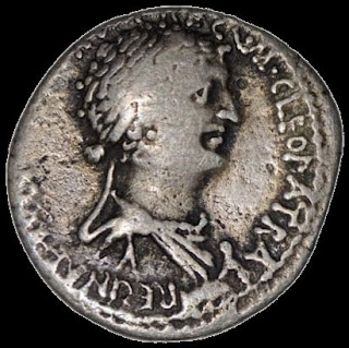this day in fashion (history): August 12, 30 B.C: Death of Cleopatra (VII)