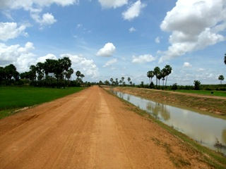 One2One CAMBODIA: Introducing SMILe Project in Kampong Spue