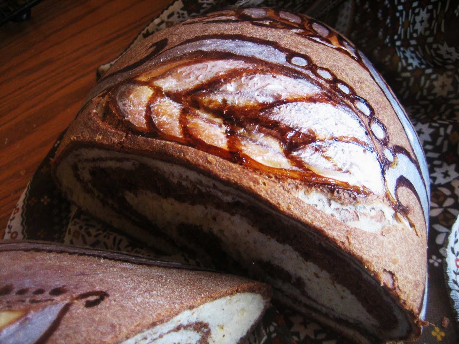 Chef Tess Bakeresse: White on Dark...a Marble Bread with a Twist