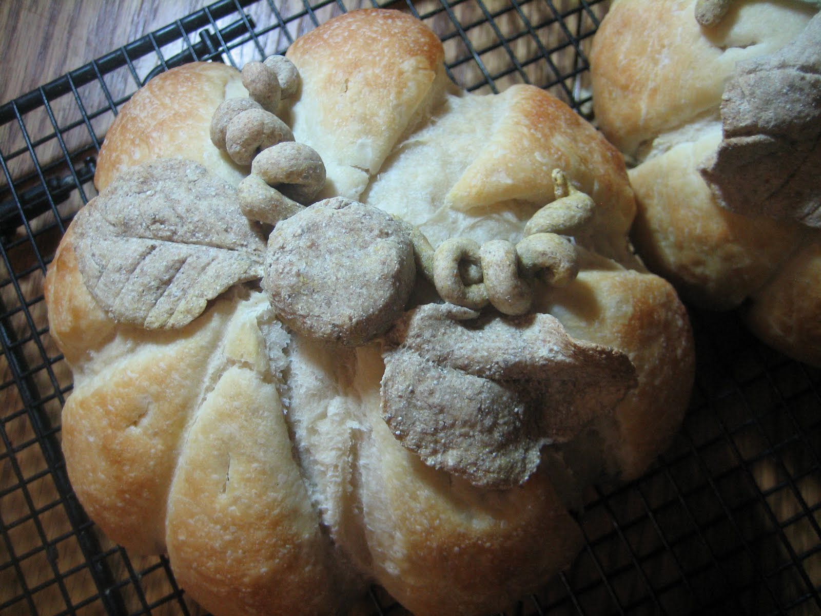 Chef Tess Bakeresse: Pumpkin Decorative Bread Tutorial