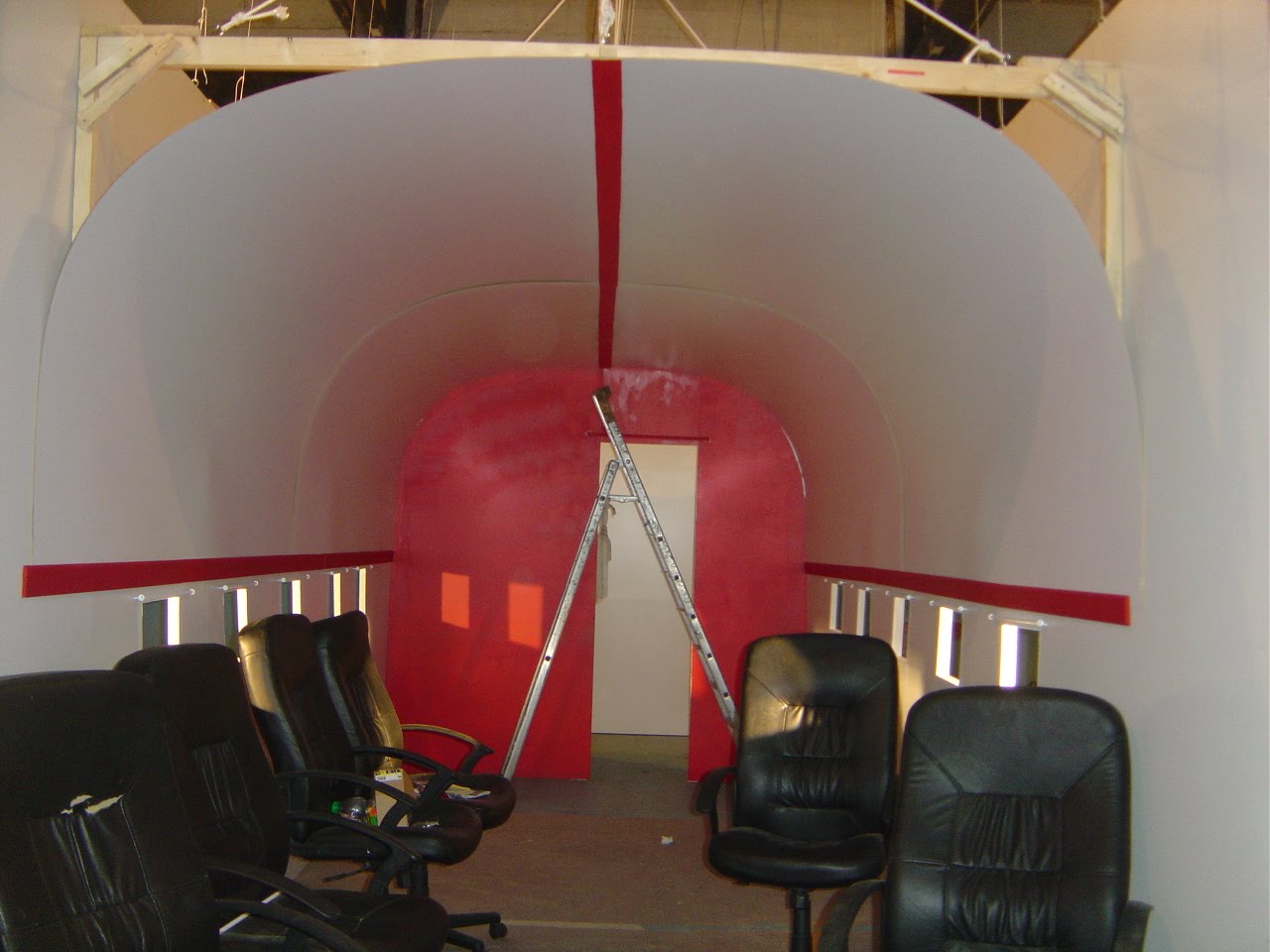 Stephanie Hoch: Conception d'un décor : intérieur d'avion pour web série