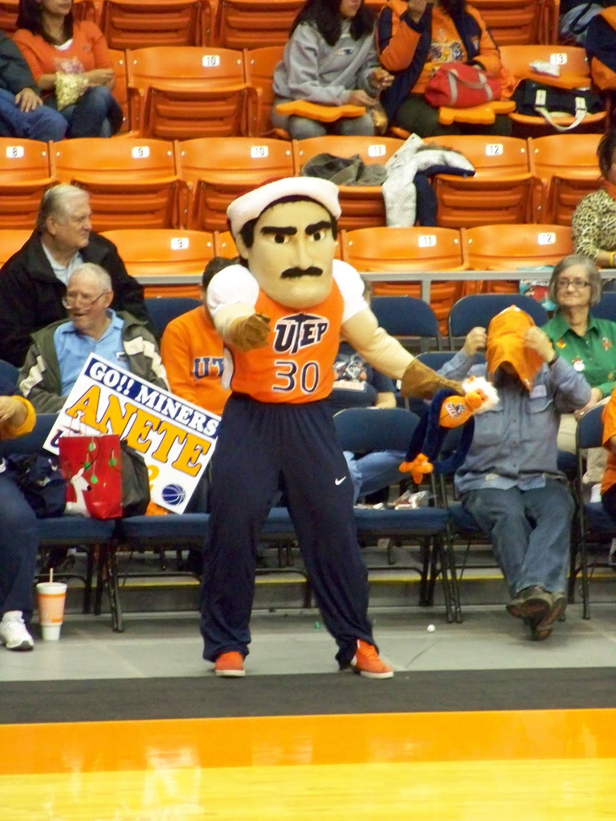 Living on the Border- Life In El Paso, Tx: UTEP vs Stephen F Austin