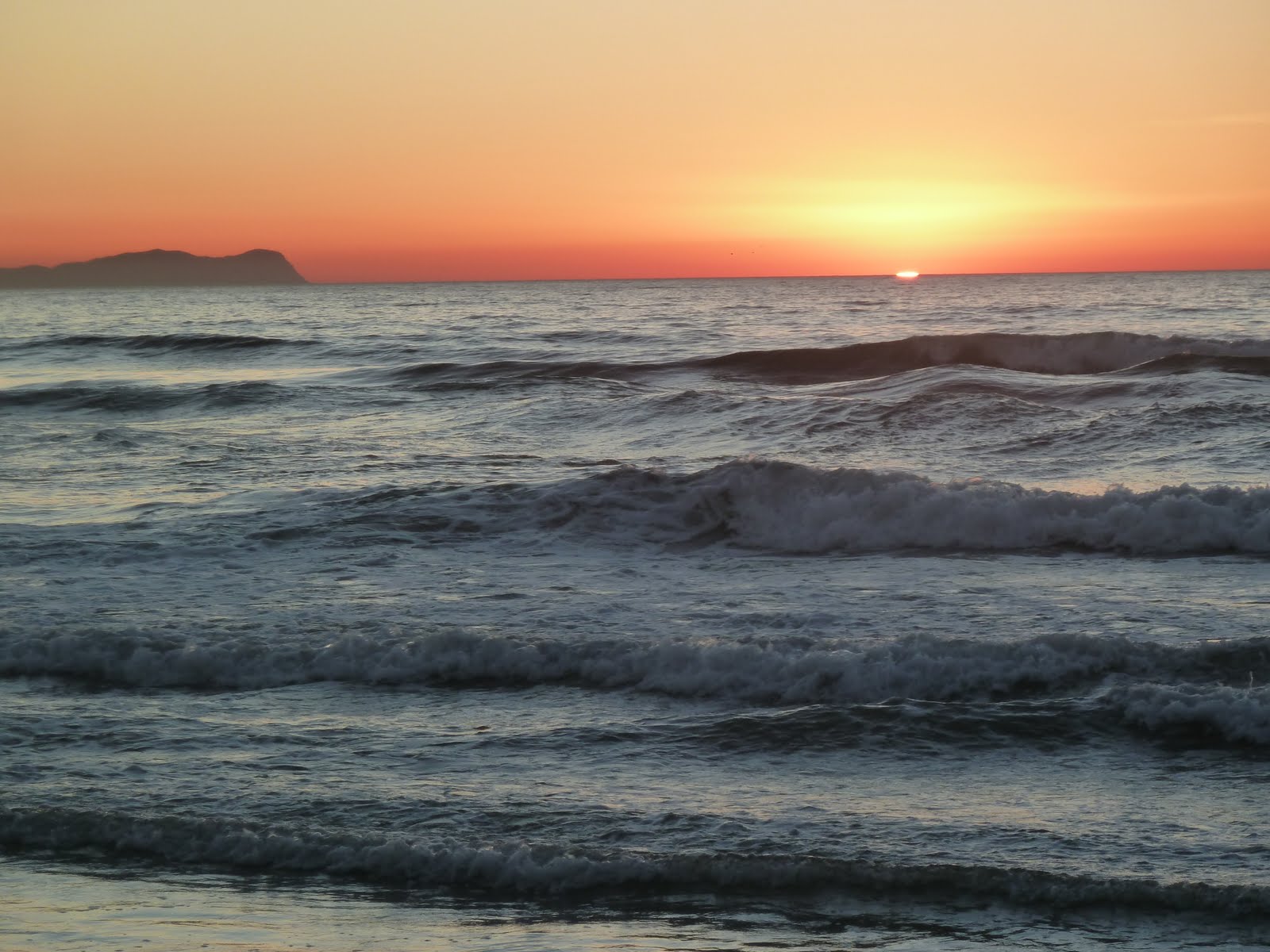 Tijuana Bible: Another sunset/Otro ocaso del sol Playas de Tijuana