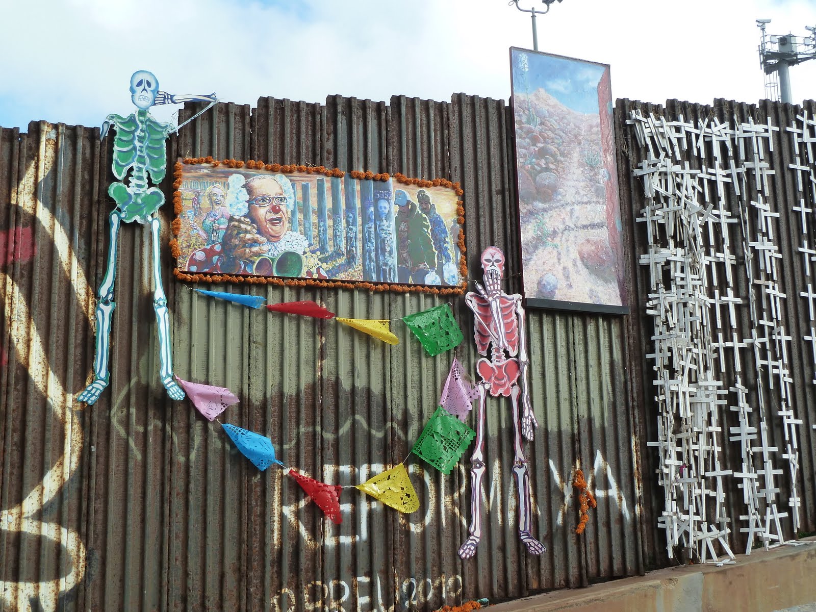 Tijuana Bible: The Wall and its art in Playas de Tijuana/La Barda y su ...