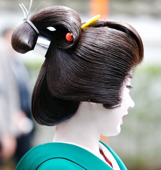 Ŧhe ₵oincidental Ðandy: The Intricate Hairstyles of Geisha
