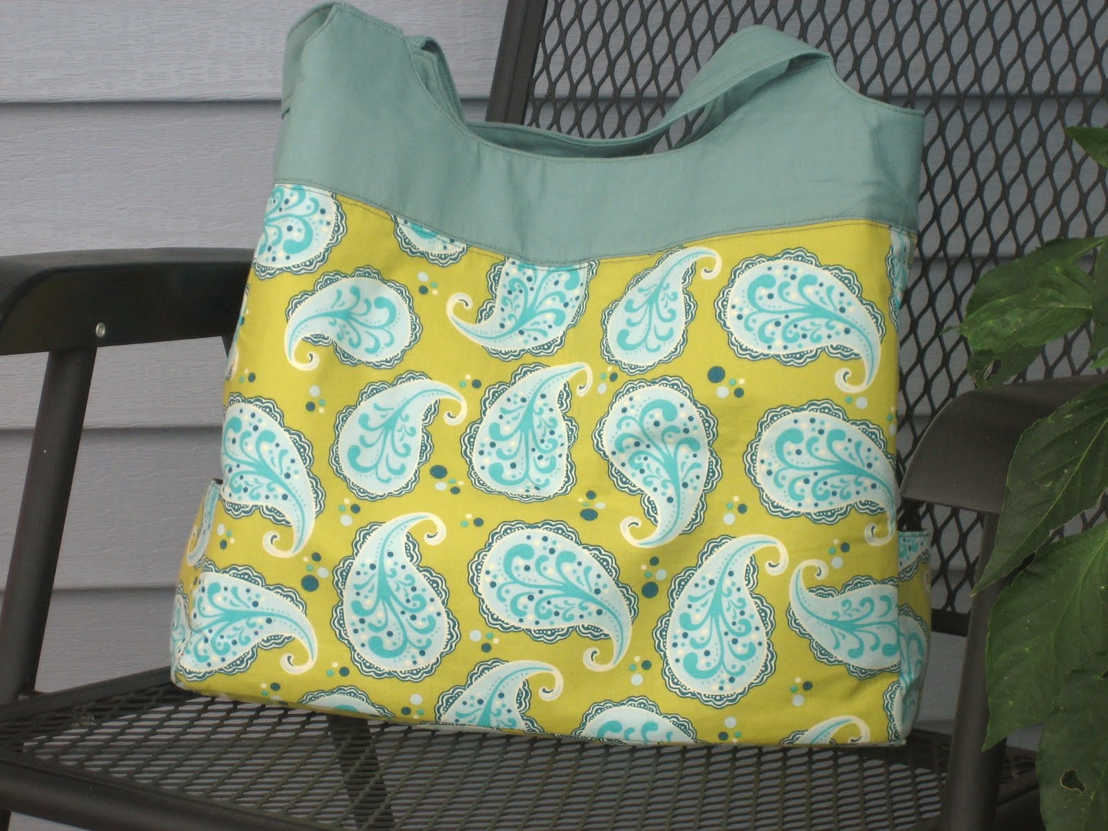 Life Is Just a Bowl of Cherrys: Tutorial Tuesday: Paisley Tote Bag