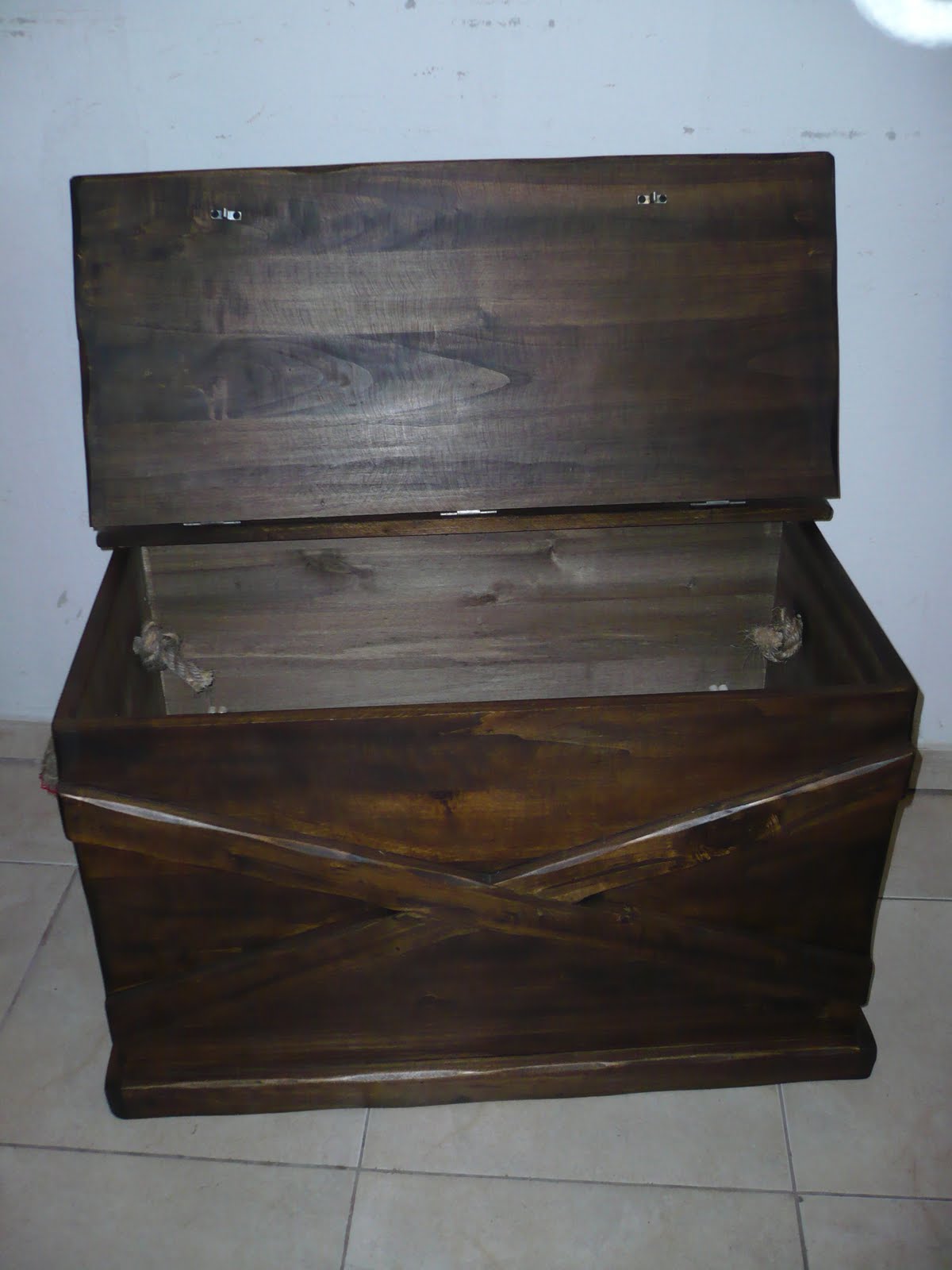 Mimbrería "Tigre": Baules en madera