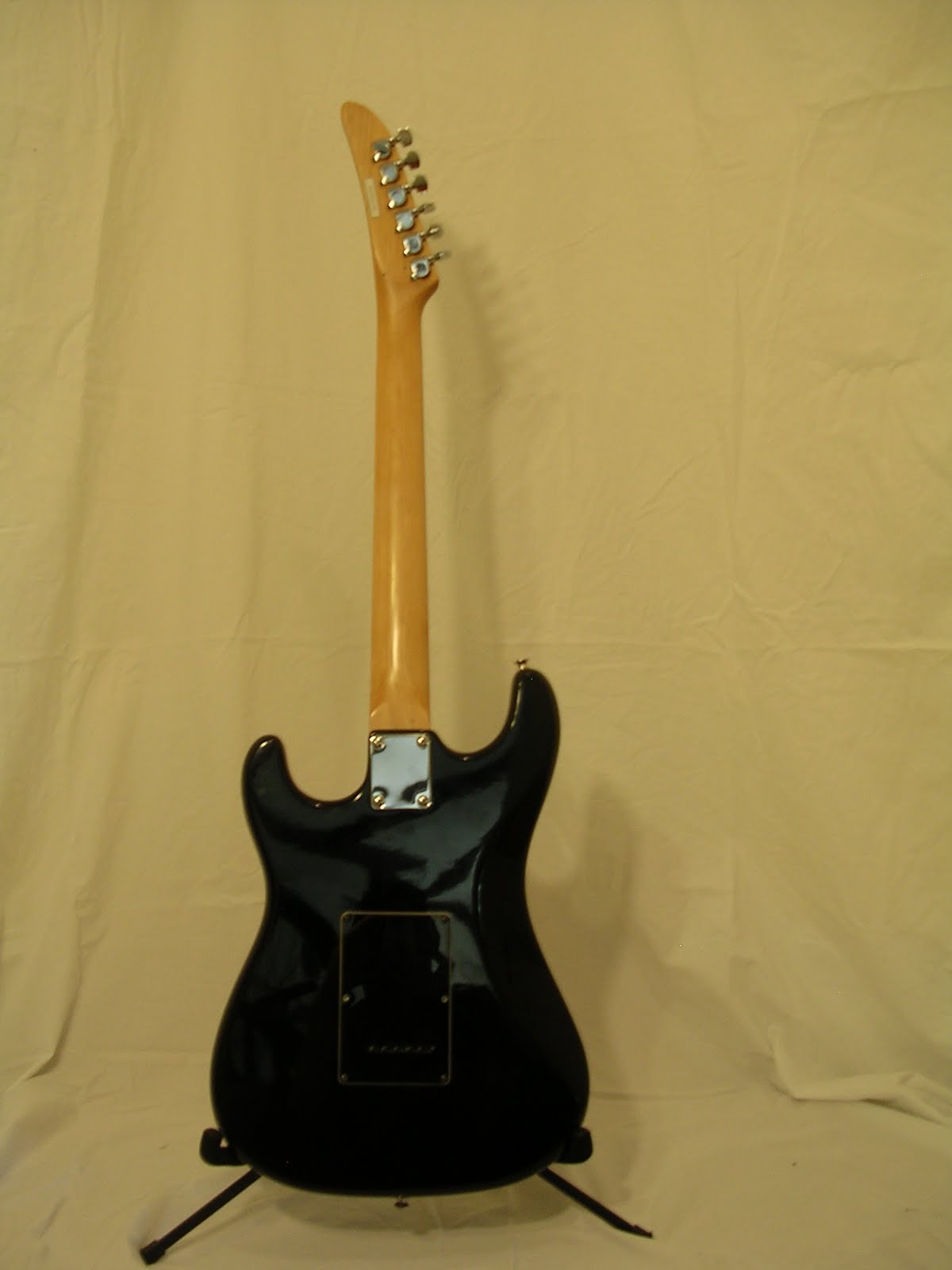 StrathmoreGuitars: Epiphone Stratocaster $150