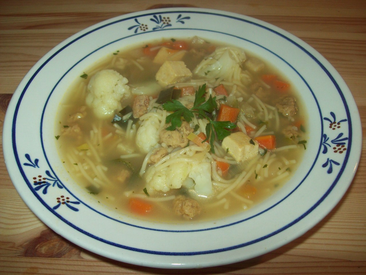Grafschafter Hochzeitssuppe mit Vleischeinlage und Tofustich