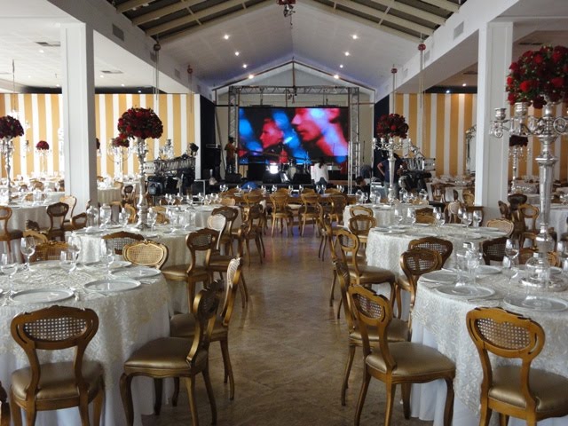 Acho Muito Digno: Natal no Castelo do Batel