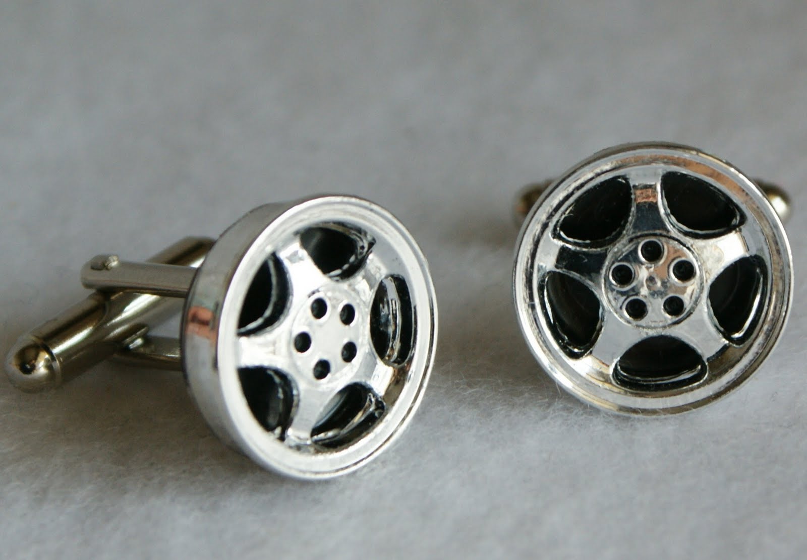 Cufflink Scene: Chrome Rim Cufflinks
