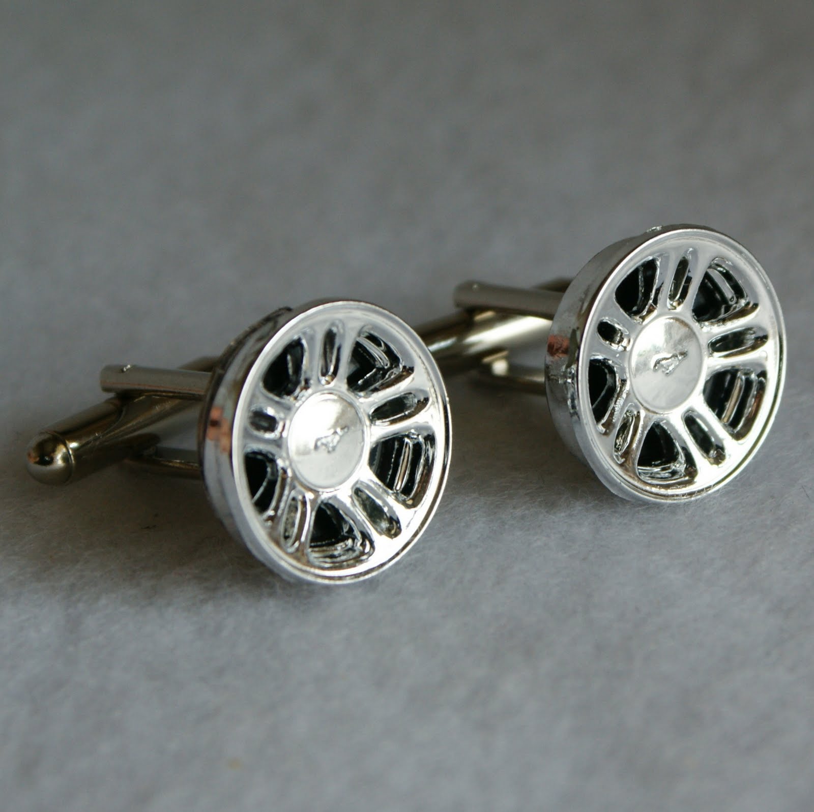 Cufflink Scene: Chrome Rim Cufflinks muscle car