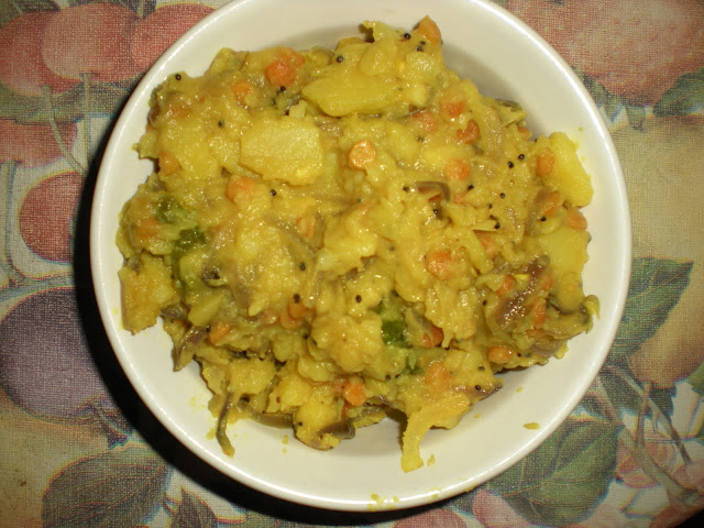 Ushamadhavans Kitchen: Simple Potato Curry For Chapathi