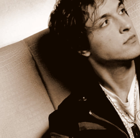 Classify Kurdish singer KARWAN HAWRAMY