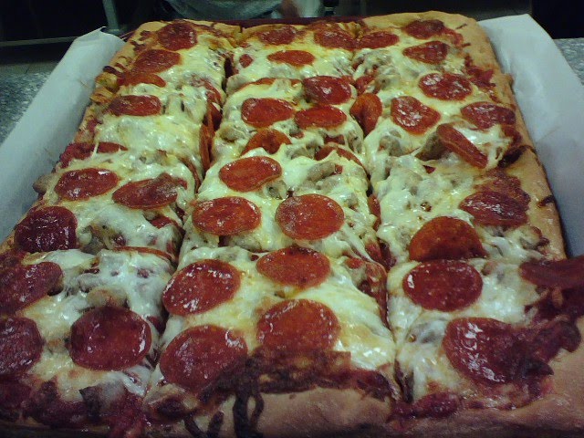 Columbus Bites: Wedgewood Pizza, A Youngstown Favorite