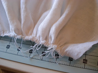 Chestnut Sparrow: Ruched Pillow Tutorial