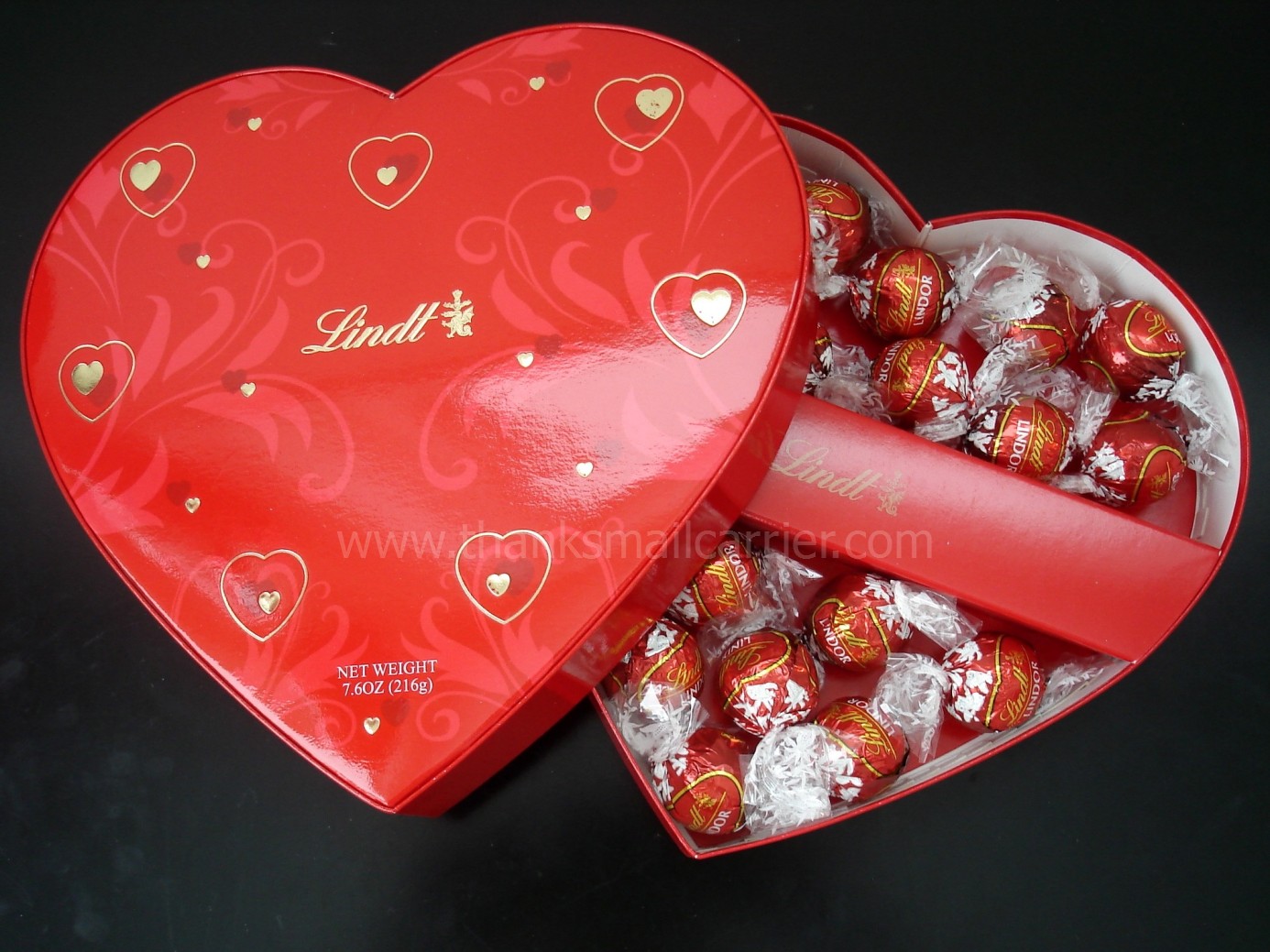 Thanks, Mail Carrier | Lindt Lindor Truffles Gift Heart {Review & Giveaway}