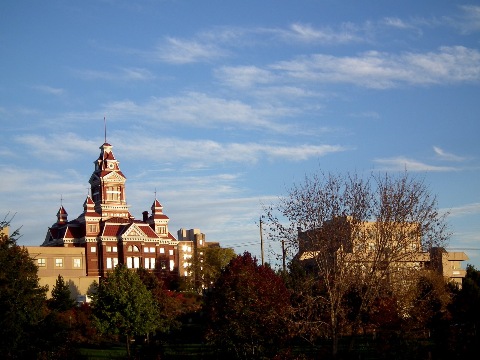 BELLINGHAM DAILY PHOTO: Skywatch Friday: Old City Hall and Blue Sky