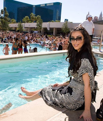 IT'S POOL TIME FOR THE SEXY KARDASHIANS