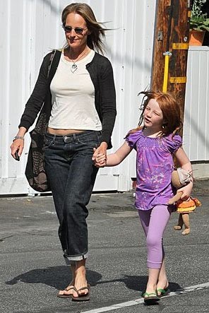 HELEN HUNT TAKES A STROLL WITH DAUGHTER