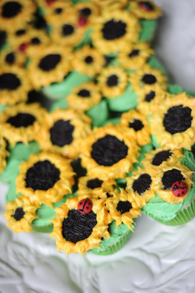 the gd kitchen: sunflower cupcakes