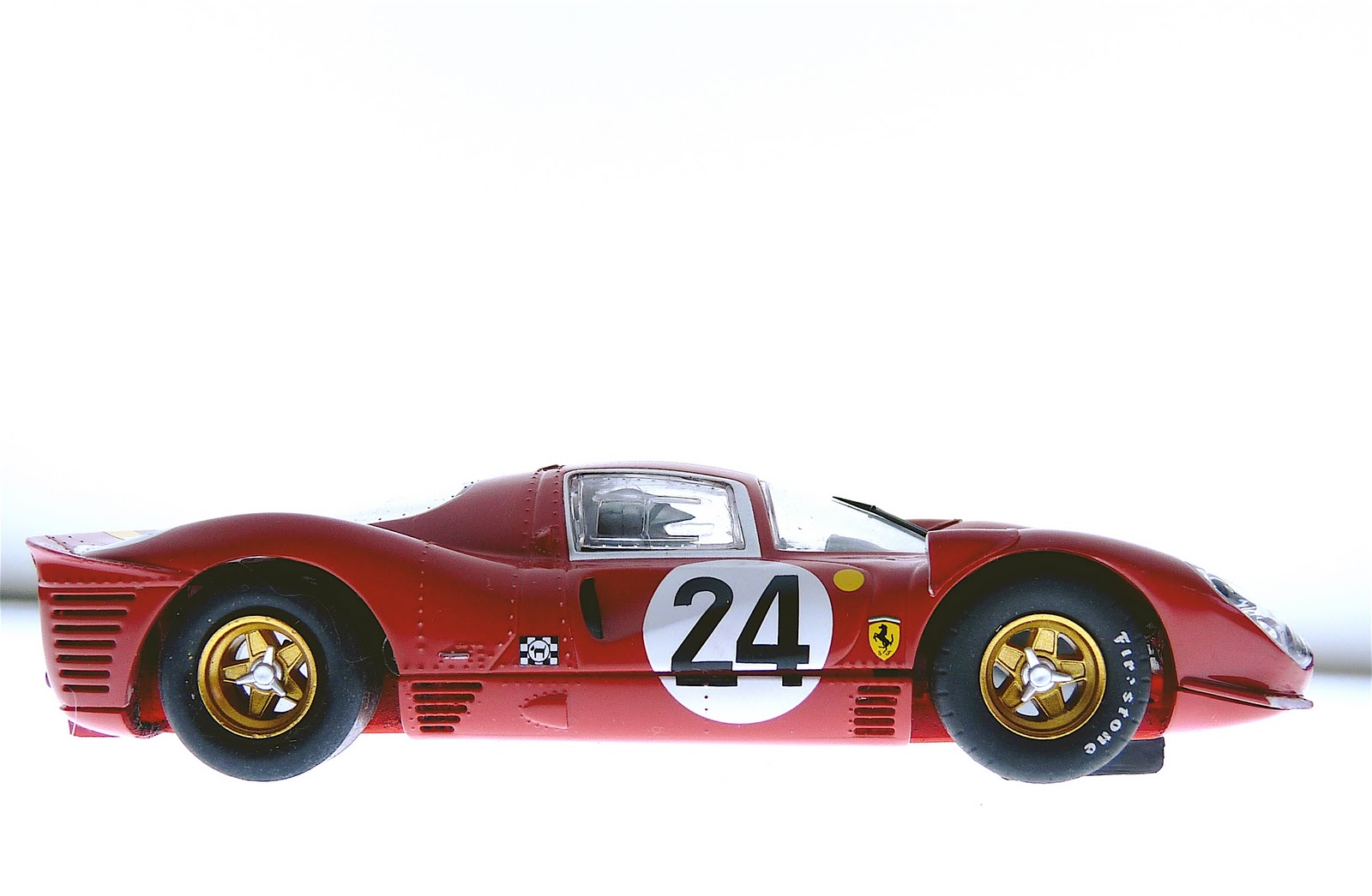 Enzo's Garage - La Vera Scuderia: Scalextric Ferrari 330 P4 Piper-Attwood