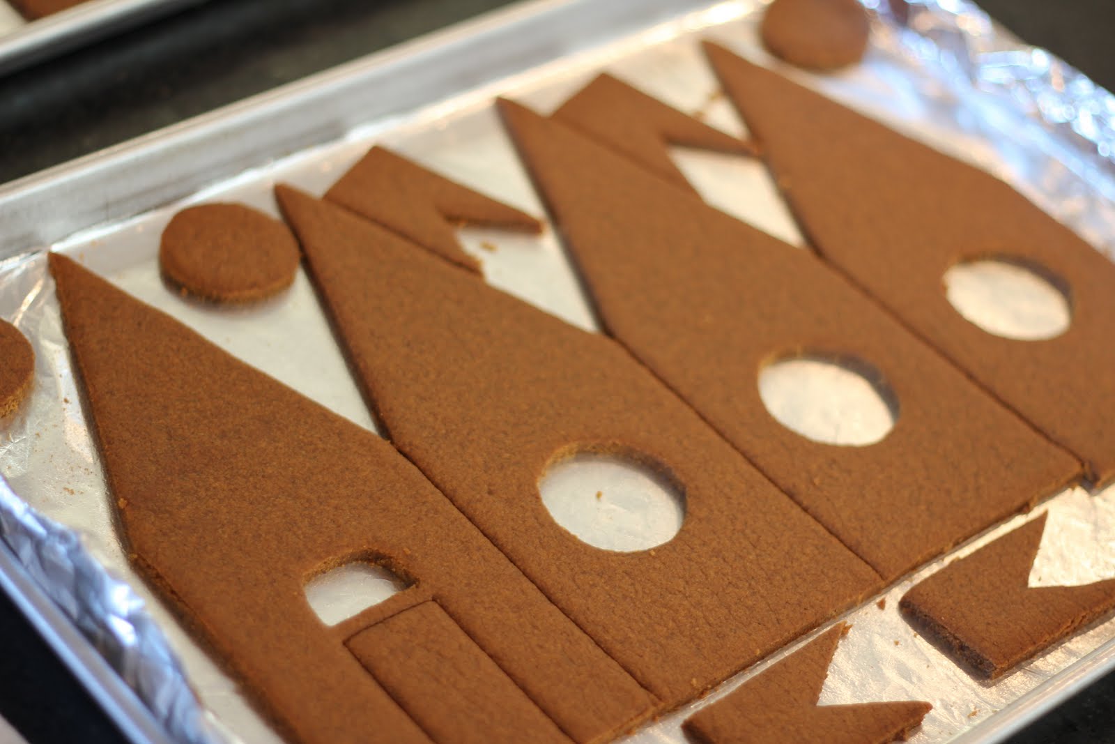 Talkin' Chow Playin' House: How To Make A Charming Gingerbread Cottage