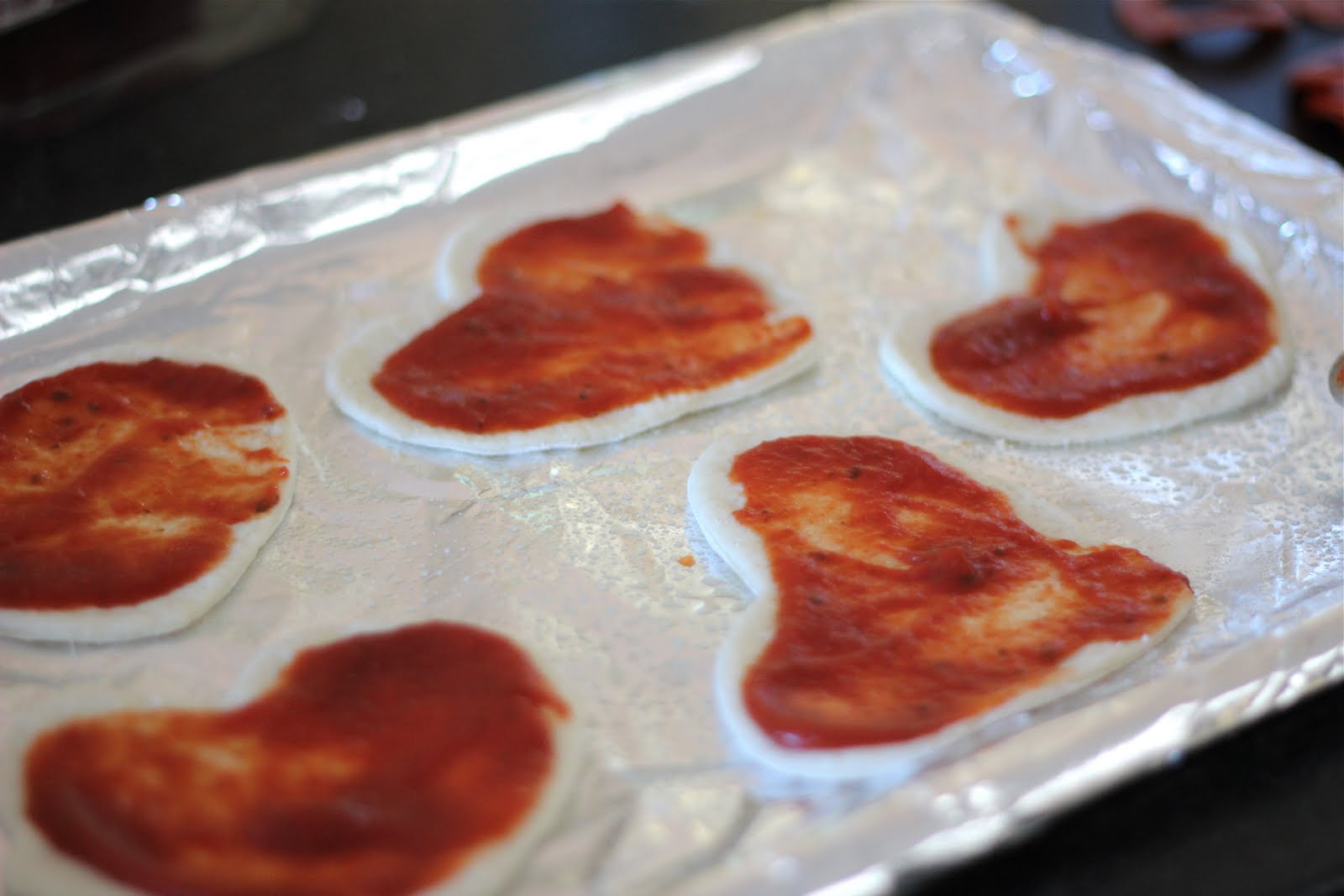Talkin' Chow Playin' House: Individual Heart Shaped Pizzas