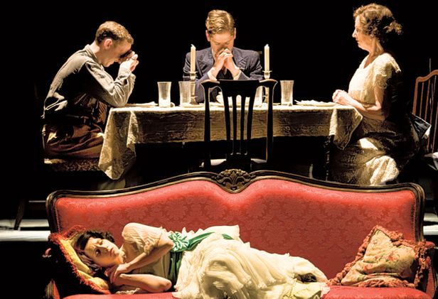 Tipsy Hippo Theatre Reviews: The Glass Menagerie