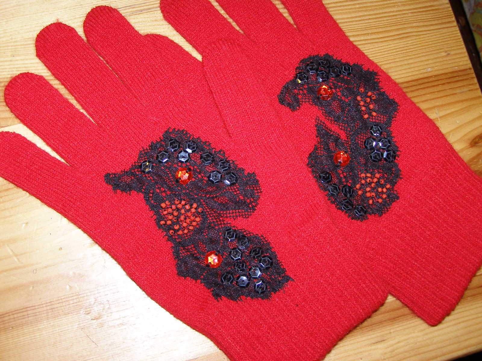 Sarkans melns sarkans