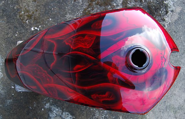 Mizobiker: Flaming candy red Royal Enfield Bullet paintjob