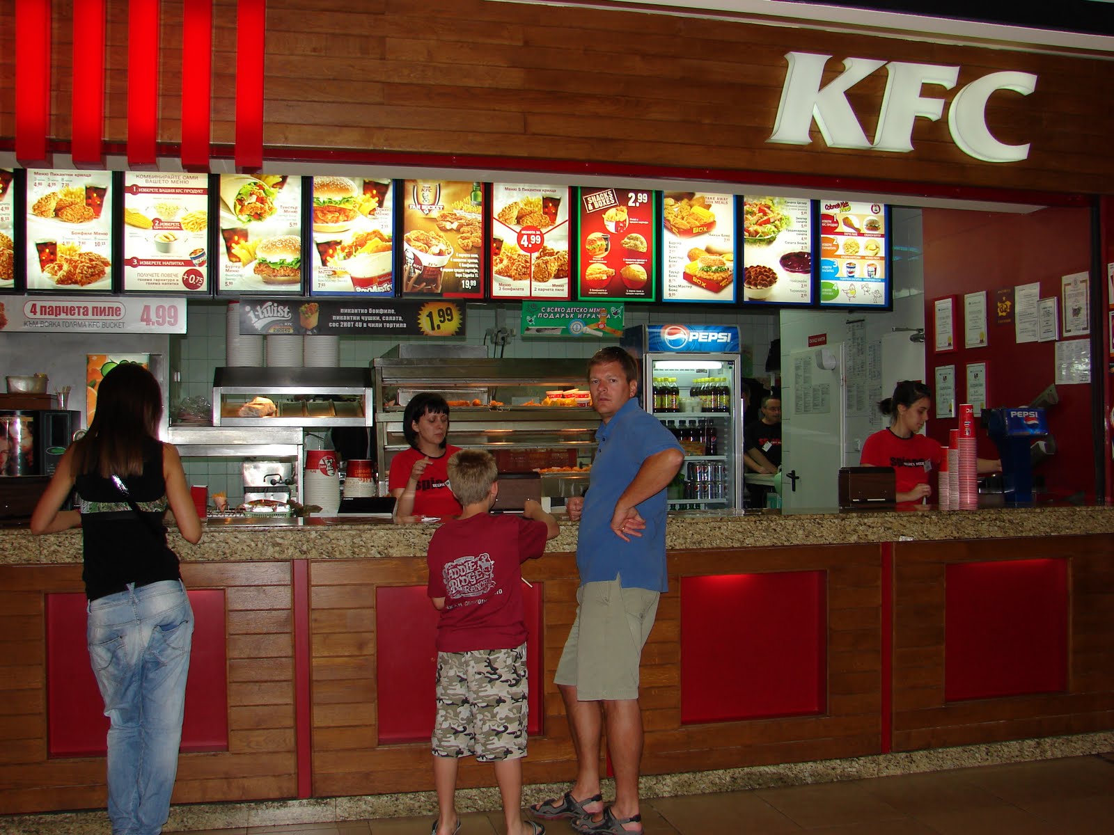 Kirkpatrick Family in Macedonia: LOSE a few hours; GAIN a few pounds!