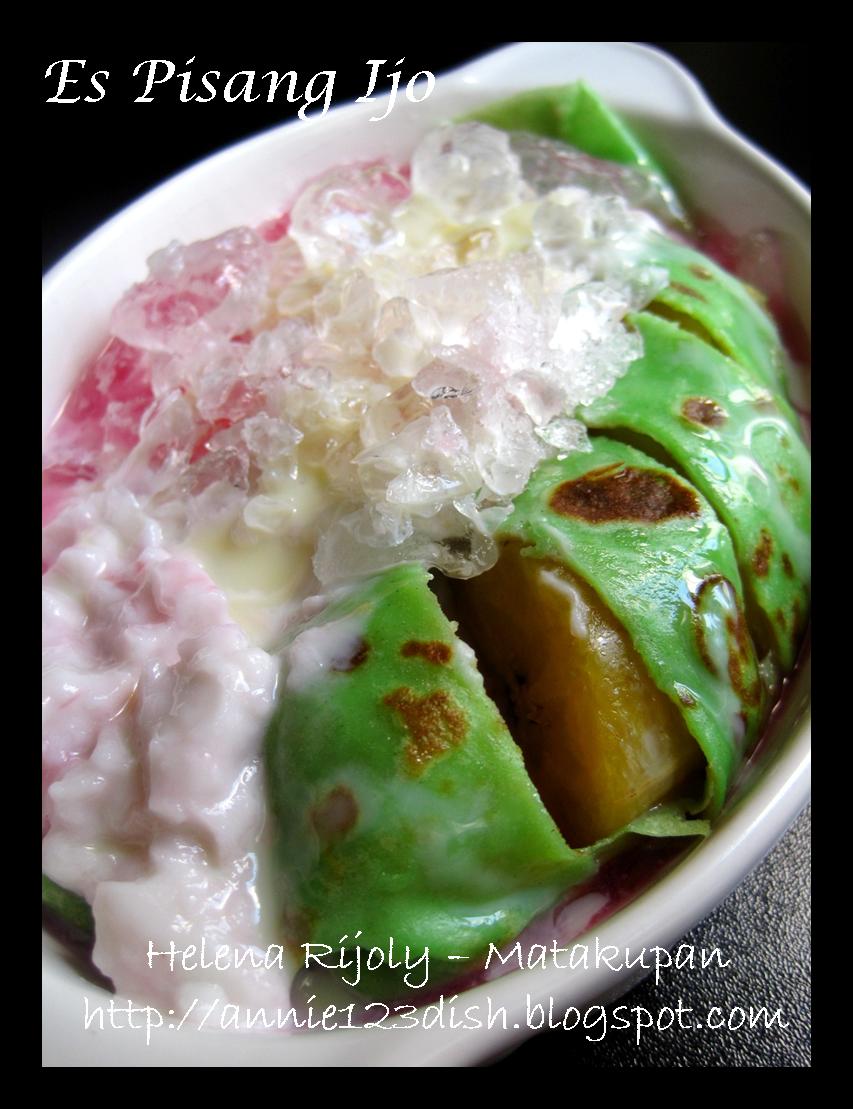 Annie's 1-2-3 Dish: Es Pisang Ijo // "Banana in Green Pancake Dessert"