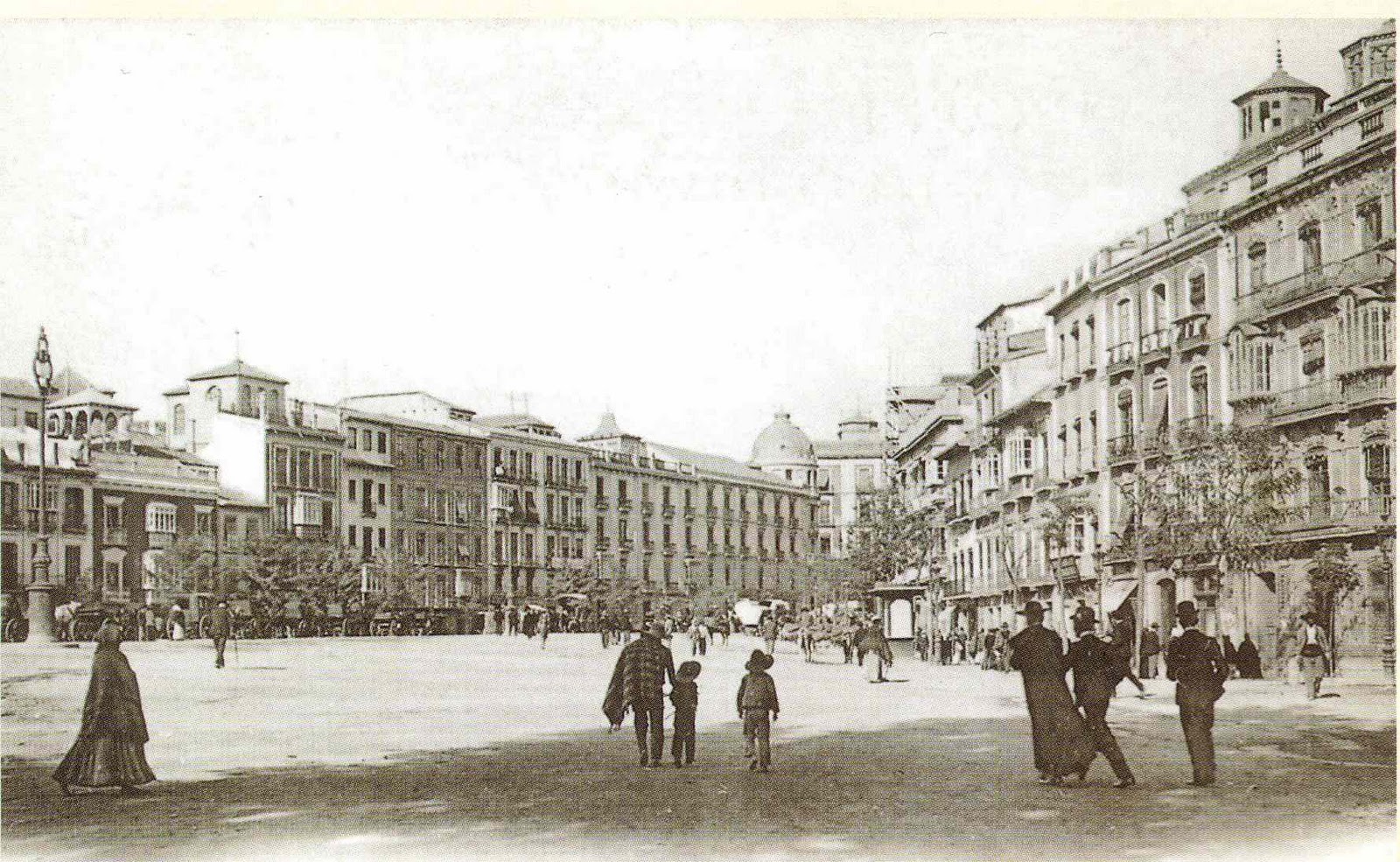 Por las calles de Granada: Puerta Real (1)