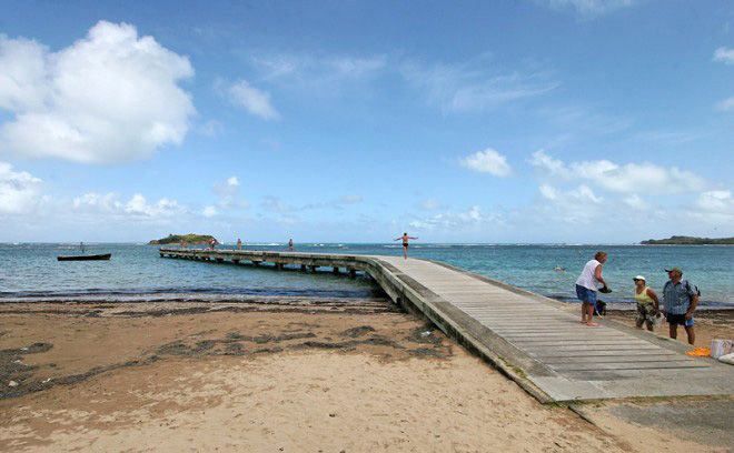 En Martinique: Tartane sur la presqu'île de la Caravelle (Commune de la ...