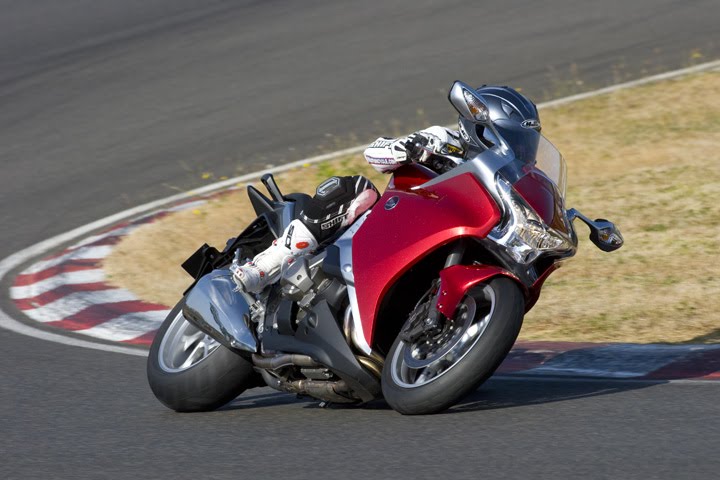 Auto 2011: honda vfr 1200f Wallpapers,Stills and pictures
