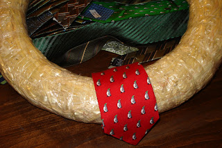 Skitzo Leezra Studio: Men's necktie wreath