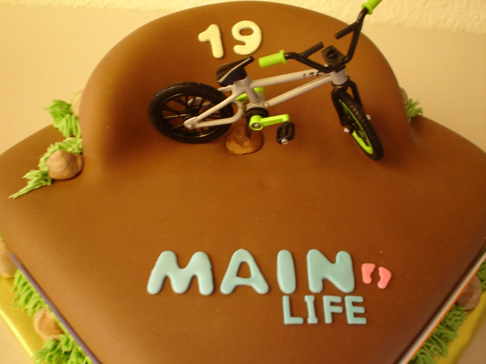 Sugar Pants Cake Blog: BMX Cake