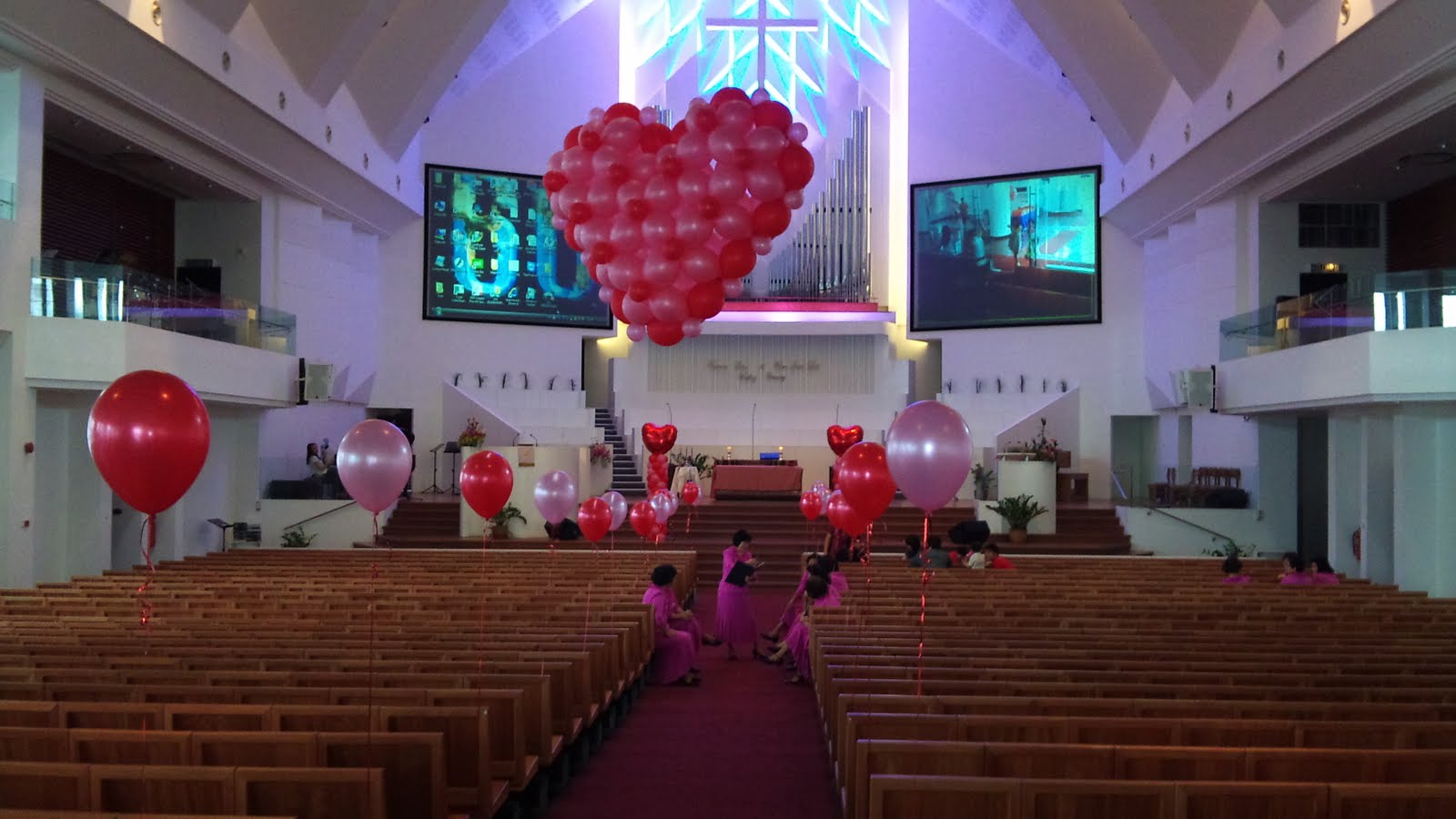 Balloon decorations for weddings, birthday parties, balloon sculptures ...