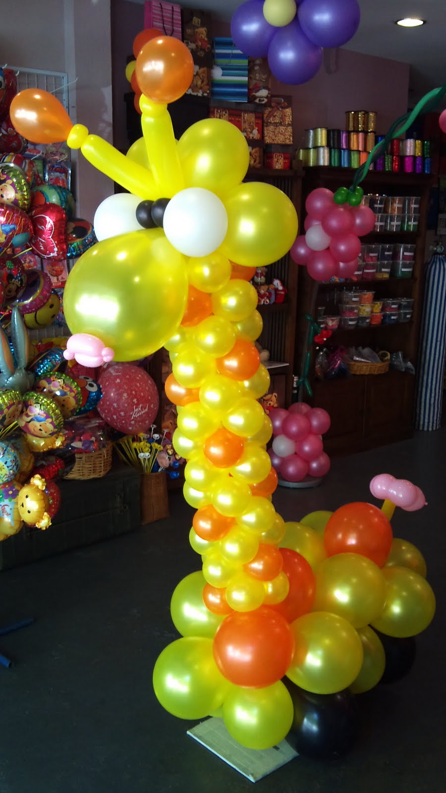Balloon decorations for weddings, birthday parties, balloon sculptures ...