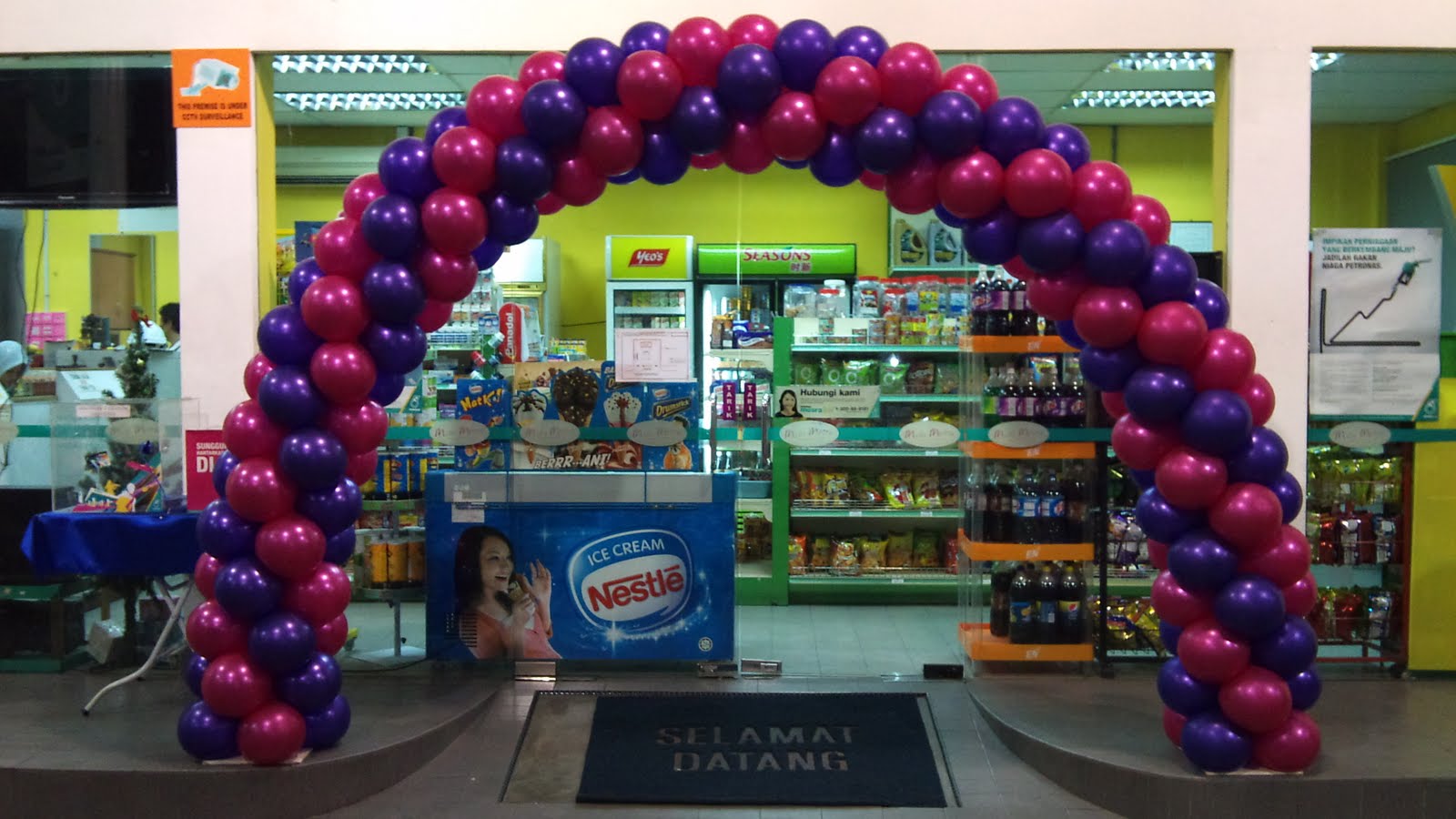 Balloon decorations for weddings, birthday parties, balloon sculptures ...