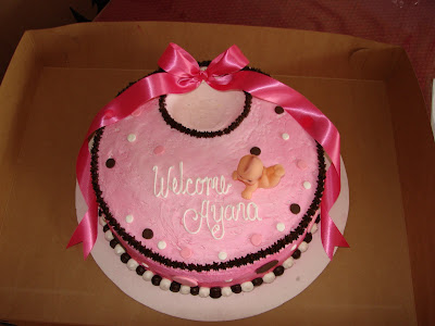 Hector's Custom Cakes: BABY SHOWER BIB CAKE