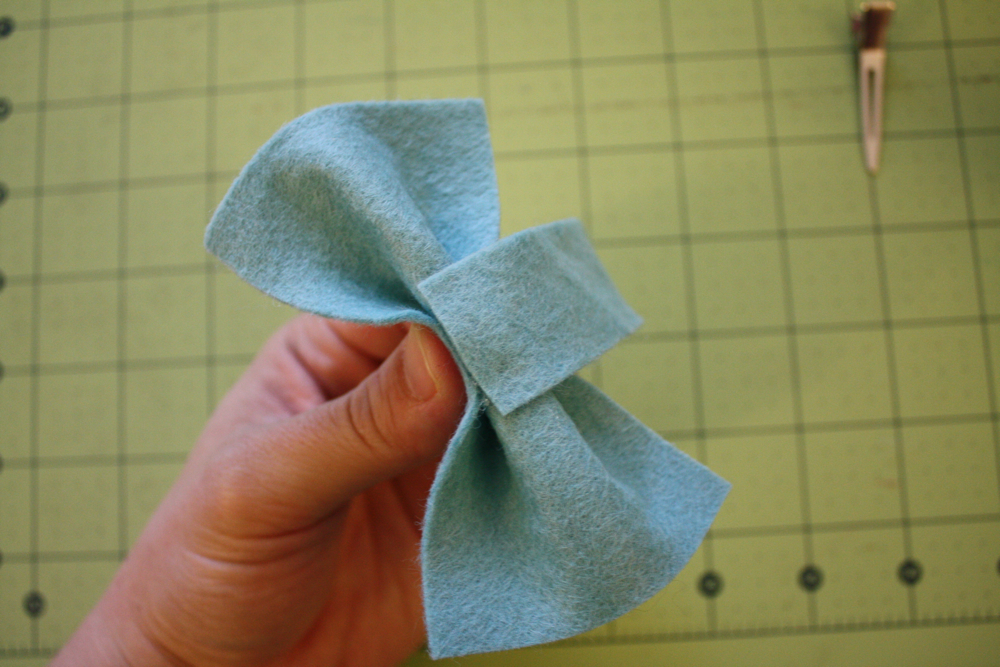 simple felt bow tutorial
