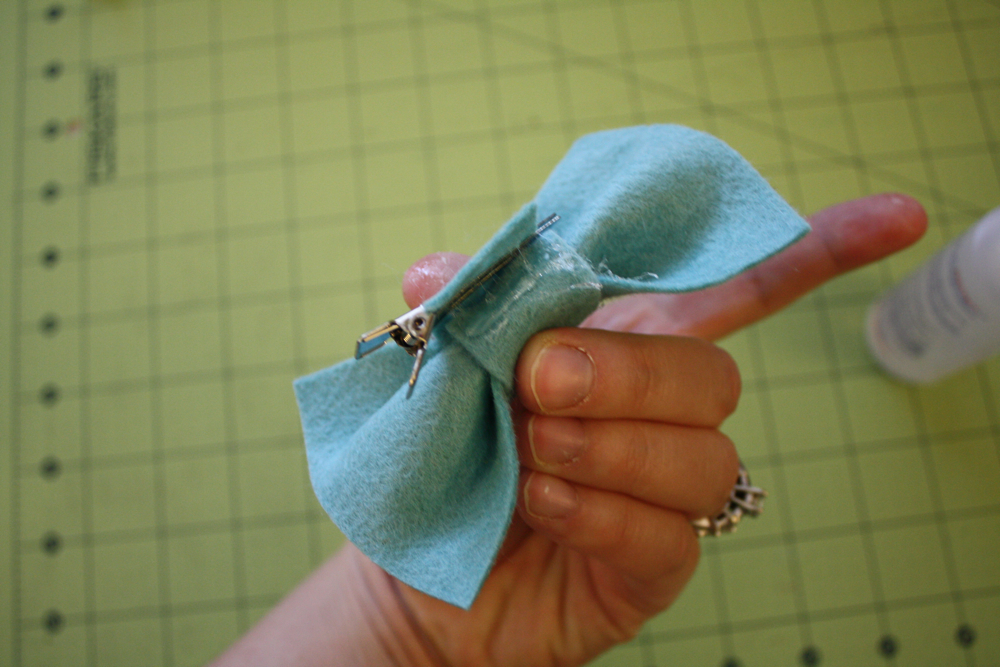 simple felt bow tutorial