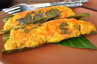 Dalia's Kitchen: Mackerel in Banana Leaf