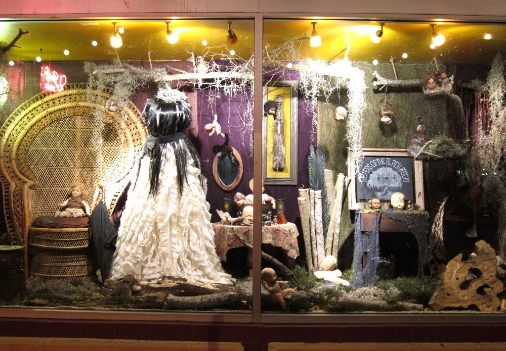 Pin by Margie Kalie DeBakker on Halloween Window Display | Halloween ...