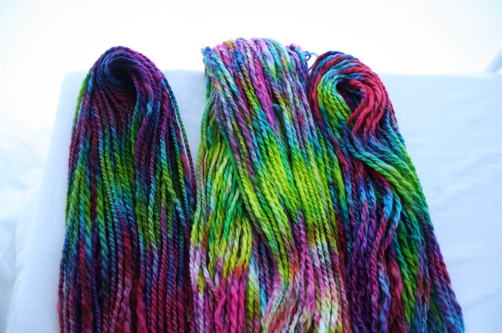 Spun Musings: Dyeing with Neon Food Coloring