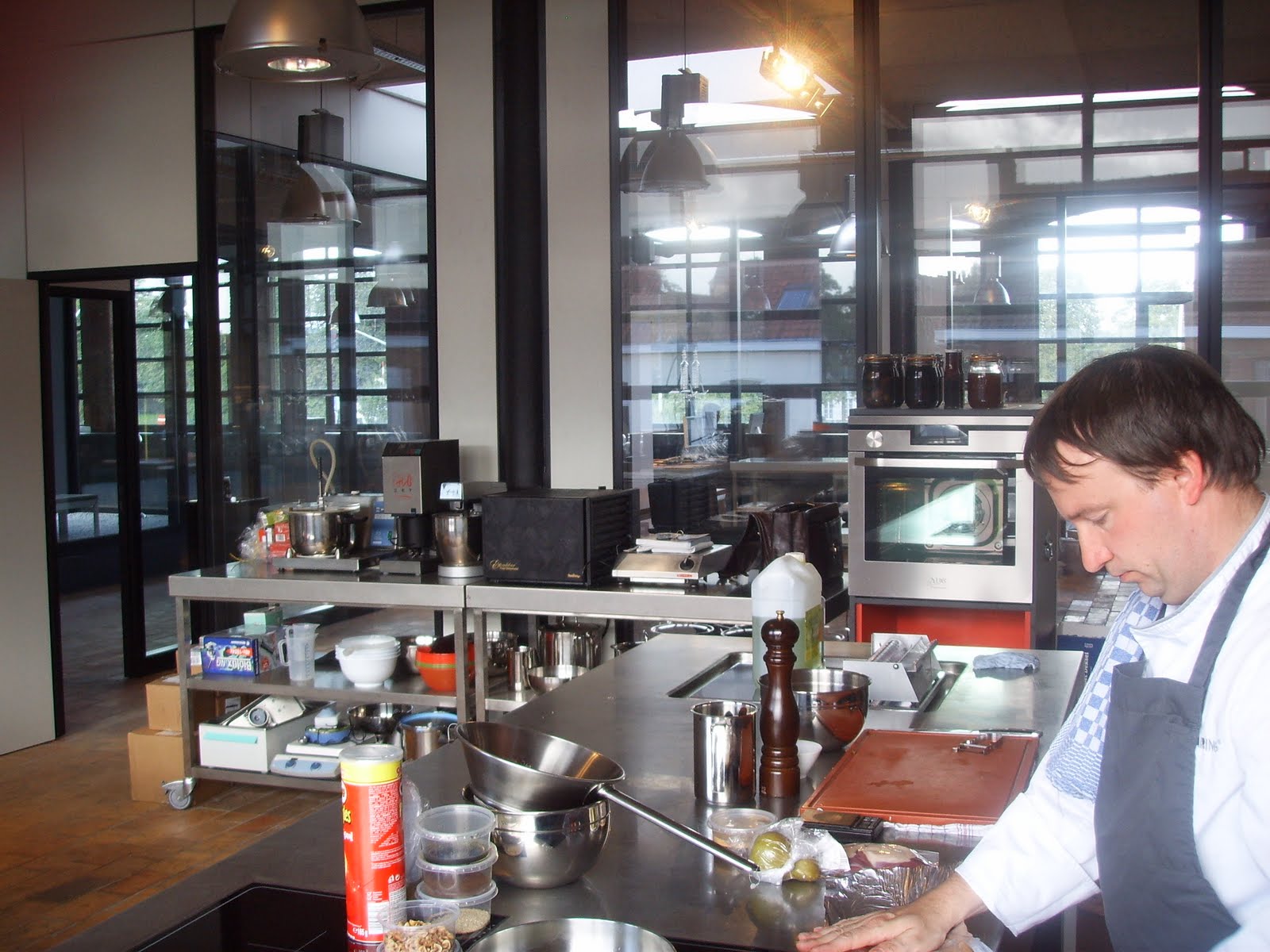 Cooking: science and tradition: Our kitchen-lab