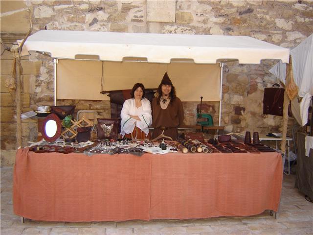 JUAN CARLOS Y GEMMA ARTESANIA EN CUERO