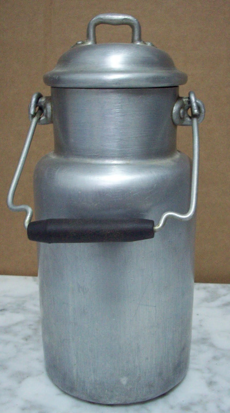 ANTIGÜEDADES : LECHERA